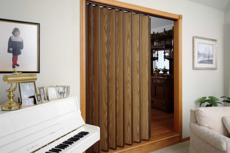 Series 220 Folding Partitions | Folding Partitions | Canuck Doors