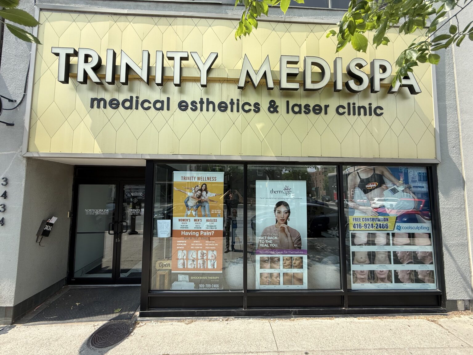 Glass Aluminum Storefront In Toronto | Canuck Door Systems